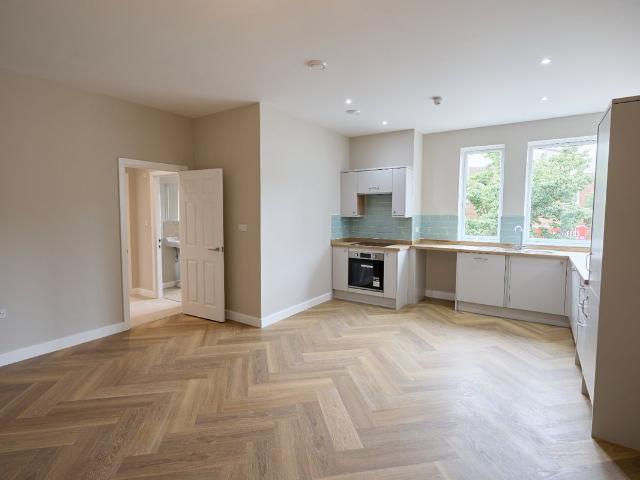 Fleet Road, Fleet, Hampshire GU51, 2 bed flat to rent, £1,500 pcm | PrimeLocation
