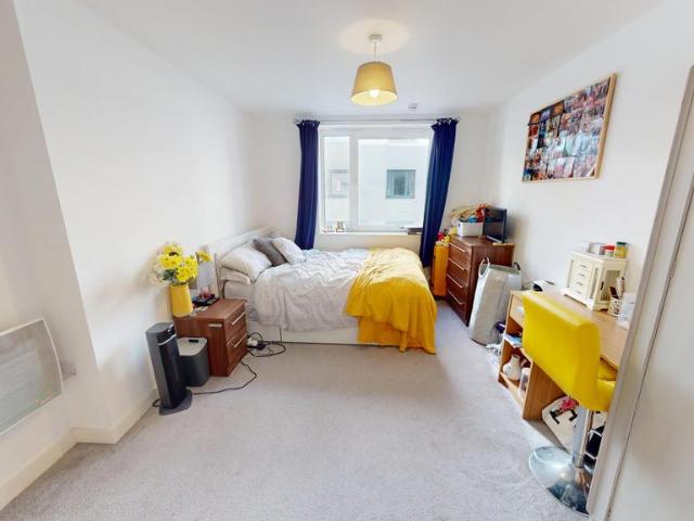 Fleet street 2 bed flat to rent £1,900 pcm £438 pw