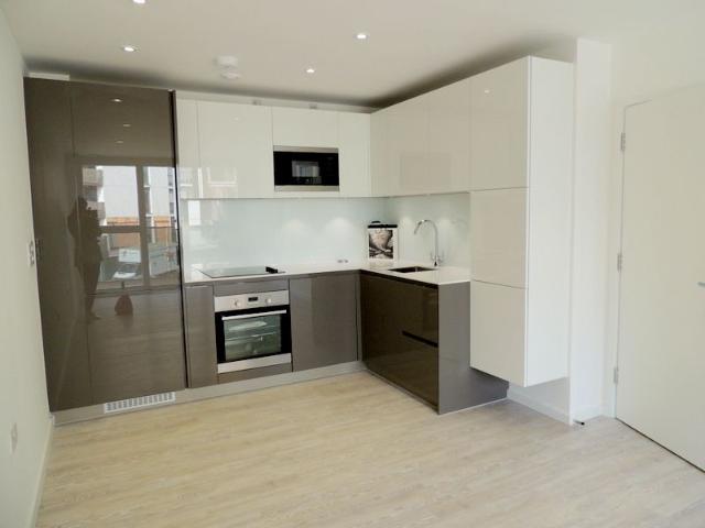 Fleet Street, Brighton BN1, 2 bed flat to rent, £1,750 pcm | PrimeLocation