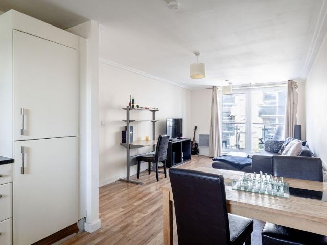 Fleet Street, Brighton BN1, 2 bed flat to rent, £1,850 pcm | PrimeLocation