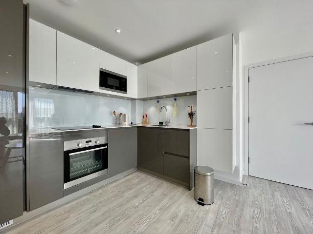 Fleet Street, Brighton BN1, 2 bed flat to rent, £1,825 pcm | PrimeLocation