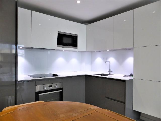 Fleet Street, Brighton BN1, 2 bed flat to rent, £2,100 pcm | PrimeLocation