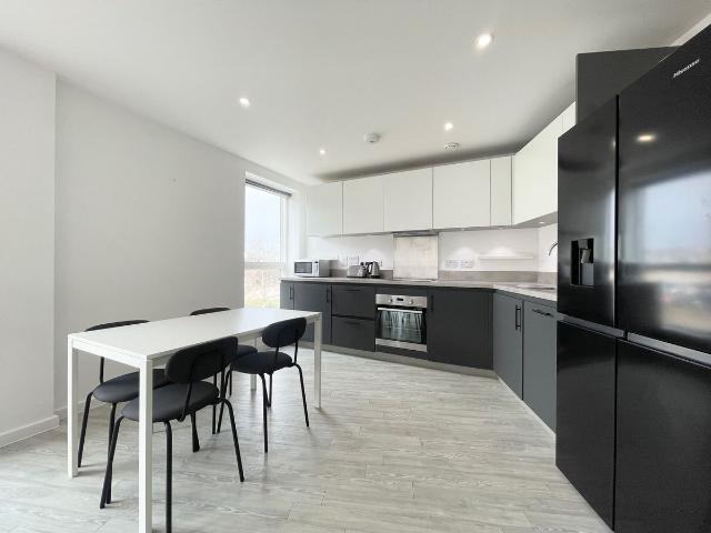 Fleet Street, Brighton BN1, 3 bed flat to rent, £2,500 pcm | PrimeLocation