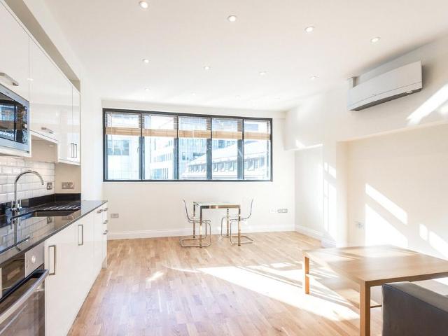 Fleet Street, London EC4A Apartment to rent £2,000 pcm £462 pw