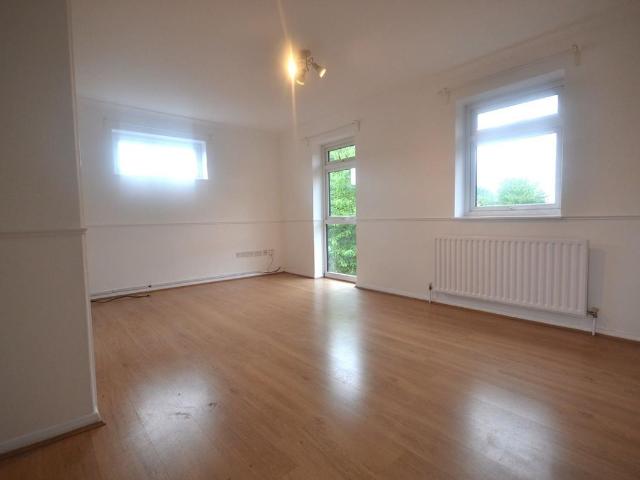 Fleetham Gardens, Lower Earley RG6, 2 bed flat to rent, £1,400 pcm | PrimeLocation