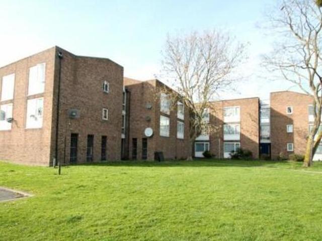 Fleetwood Court, Douglas Road, Studio Flat For