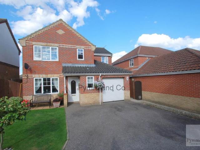 Fleetwood Drive, Norwich NR7 4 bed detached house to rent £1,695 pcm £391 pw