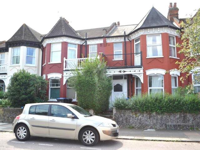 Fleetwood Road, Dollis Hill, London NW10 5 bed house to rent £3,358 pcm £775 pw