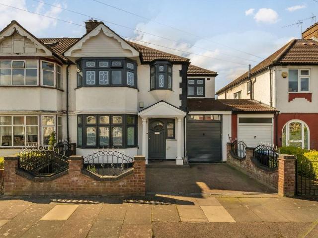 Fleetwood Road, London NW10 5 bed detached house to rent £4,500 pcm £1,038 pw