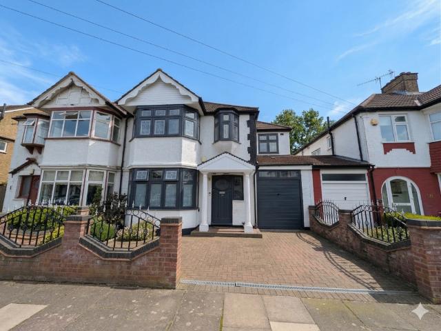 Fleetwood Road, London NW10 5 bed semi detached house to rent £4,500 pcm £1,038 pw