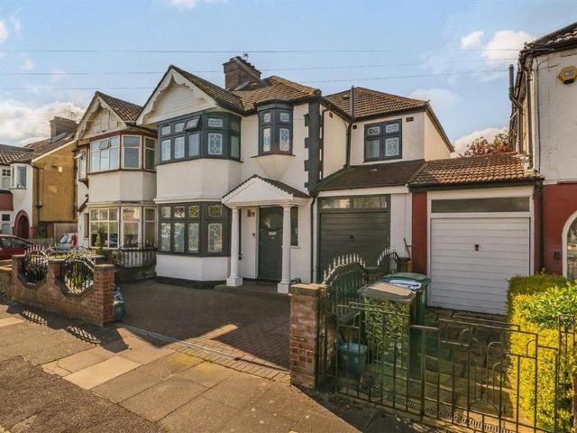 Fleetwood Road, London NW10 5 bed semi detached house to rent £4,199 pcm £969 pw
