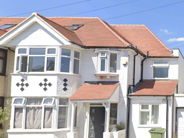 Fleetwood Road Room 4