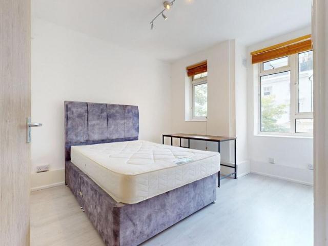 Fleming Court, St Marys Square. 3 bed flat to rent £4,000 pcm £923 pw