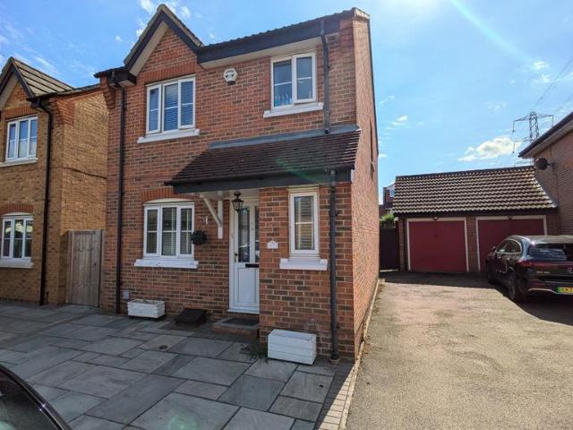Fleming Road, Chafford Hundred, RM16 3 bed house to rent £1,950 pcm £450 pw