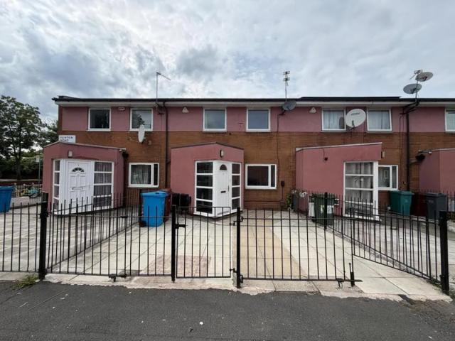 Flixton Road, Manchester, M13
