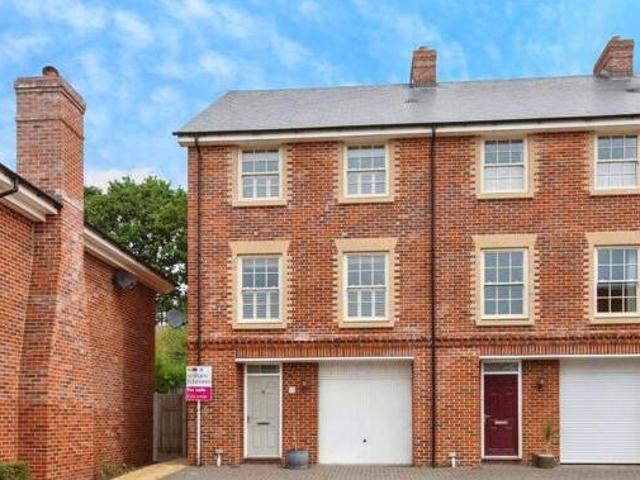 Flint Drive, Needham Market, 4 Bedroom Town