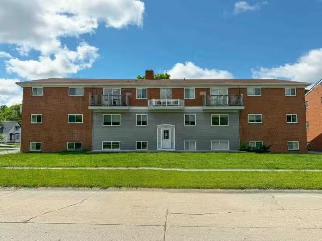 Flint, MI Apartment $795.00 Available August 2024 2310 Ro.
