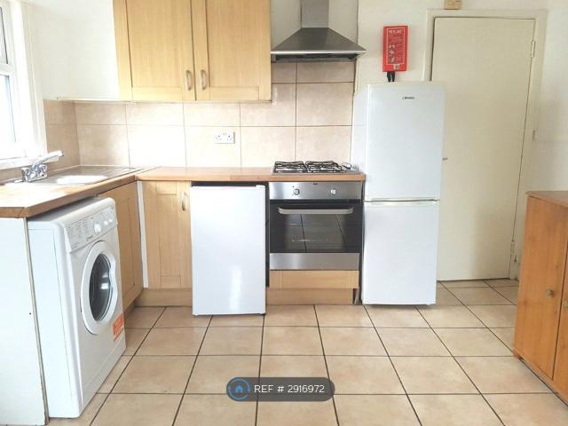 Frobisher Road, London N8, 3 bed flat to rent, £2,400 pcm | PrimeLocation