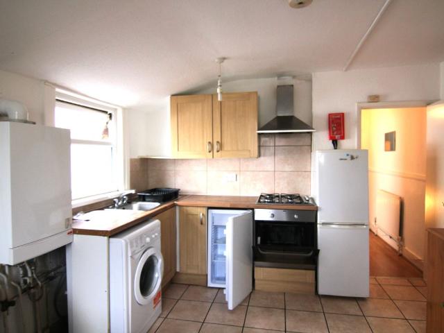 Frobisher Road, London N8, 3 bed flat to rent, £2,400 pcm | PrimeLocation