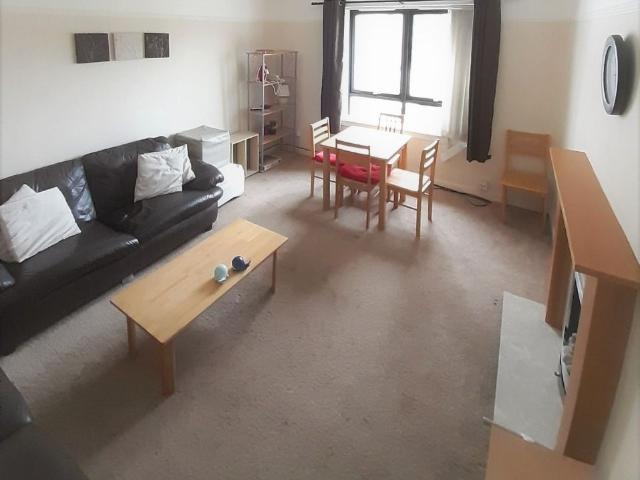 Froghall Place, Aberdeen AB24, 3 bed flat to rent, £990 pcm | PrimeLocation