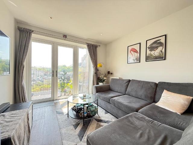 Frogmore Avenue, Watford, WD17 2 bed apartment to rent £2,100 pcm £485 pw