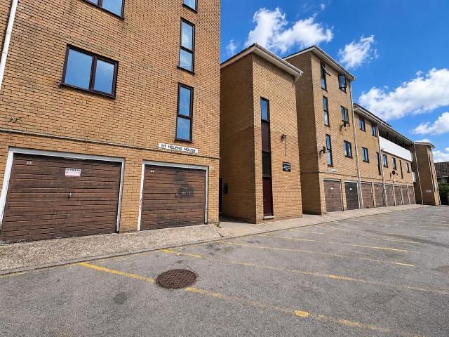 Frogmore, Fareham PO14, 2 bed flat to rent, £1,200 pcm | PrimeLocation