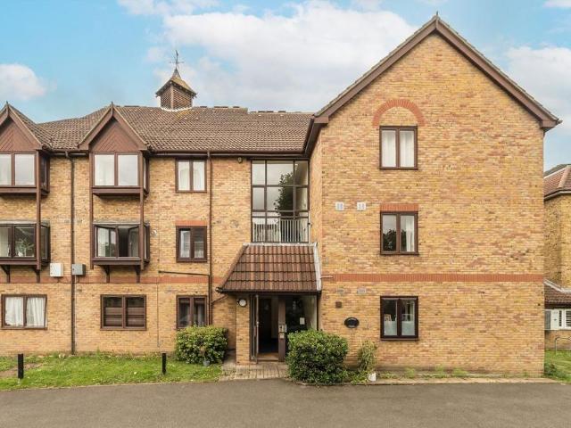 Frogmore, London SW18 1 bed flat to rent £2,100 pcm £485 pw