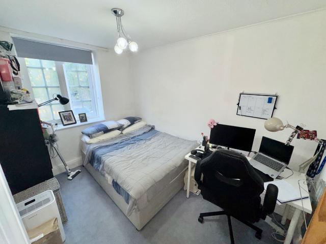 Frogmore, London SW18, 2 bed flat to rent, £2,100 pcm | PrimeLocation