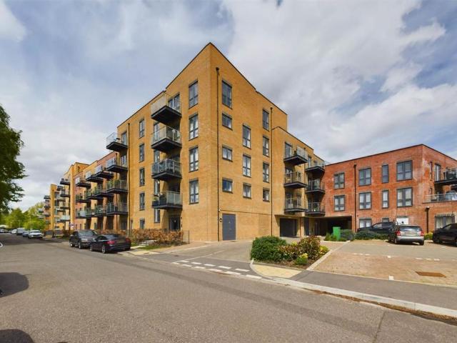 Frogmore Road, Hemel Hempstead, HP3 2 bed apartment to rent £1,650 pcm £381 pw