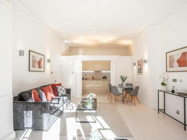 Frognal, Hampstead, 3 Bedroom Flat