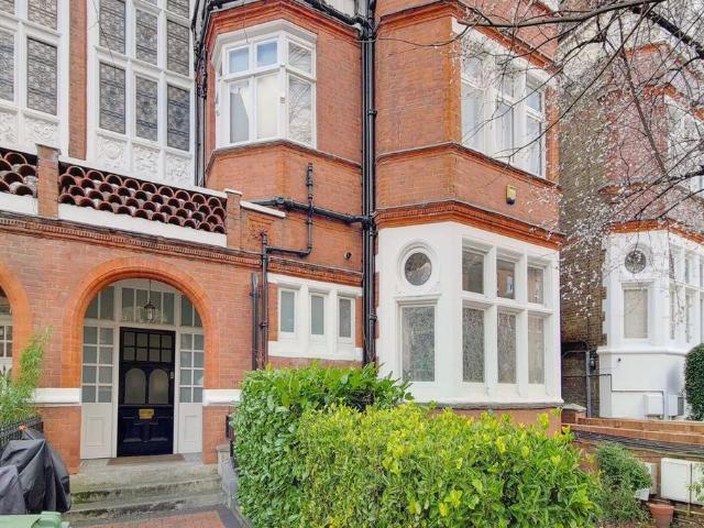 Frognal, Hampstead, London, NW3 Studio to rent £2,059 pcm £475 pw