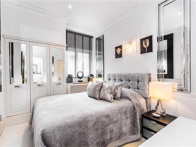 Frognal, Hampstead, London NW3 3 bed detached house to rent £8,667 pcm £2,000 pw