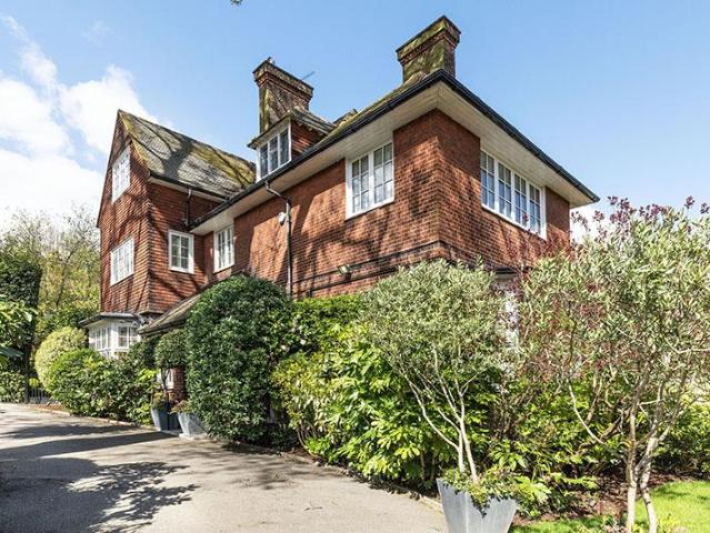 Frognal Lane, Hampstead, London, NW3 2 bed flat to rent £8,450 pcm £1,950 pw
