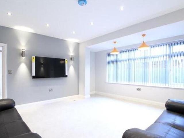 from £pppw Excluding Bills* Fletcher Road, Beeston, 6 Bedroom Semi detached