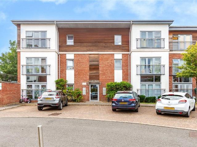 Frome Court, Riverside Close, Romford, Essex RM1, 2 bed flat to rent, £1,800 pcm | PrimeLocation