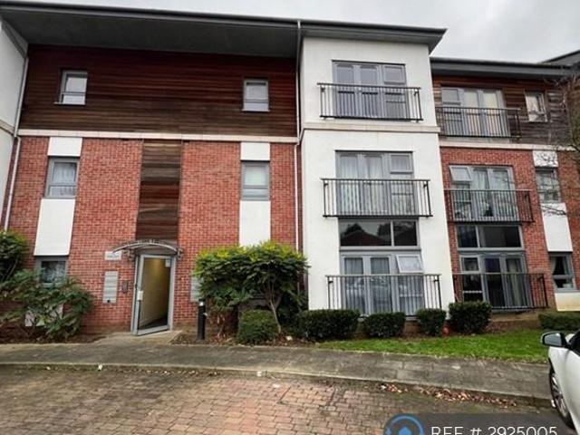 Frome Court, Romford, RM1 2 bed flat to rent £1,650 pcm £381 pw