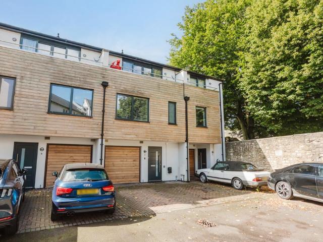 Frome Road, Bradford on Avon 4 bed townhouse to rent £2,450 pcm £565 pw