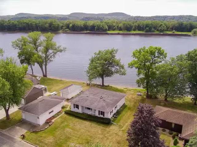 Front, CASSVILLE, WI 53806