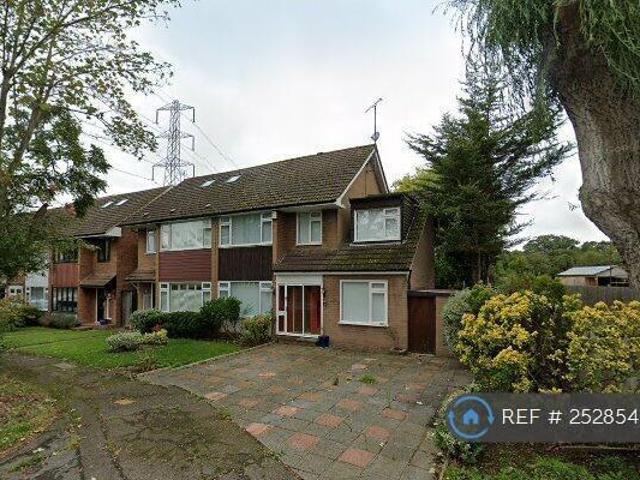 Front Lane, London, 1 Bedroom House