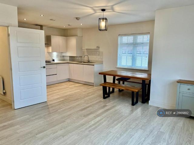 Frost Close, Swanscombe, DA10 2 bed flat to rent £1,800 pcm £415 pw