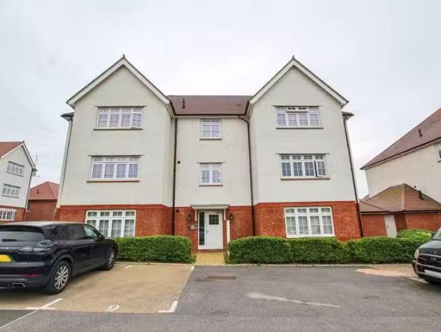 Frost Close, Swanscombe 2 bed apartment to rent £1,500 pcm.