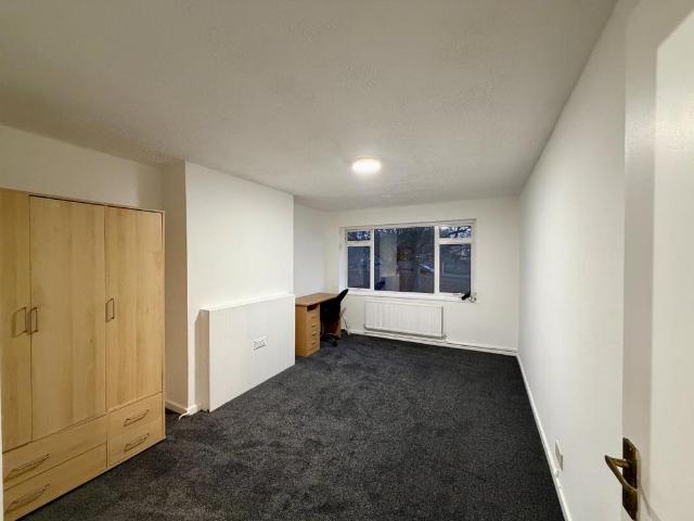 Frayslea, Uxbridge, UB8 2 bed flat to rent £1,625 pcm £375 pw