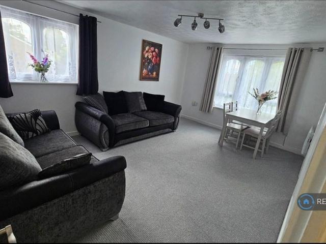 Frazer Close, Romford, RM1 2 bed flat to rent £1,800 pcm £415 pw