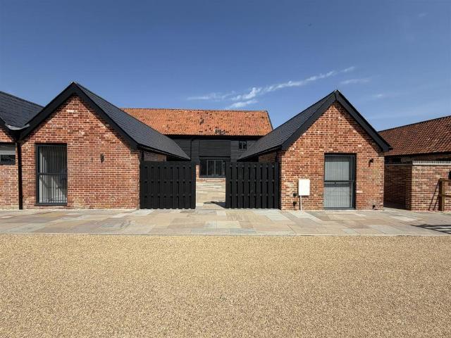 Framsden, Stowmarket 4 bed barn conversion to rent £2,750 pcm £635 pw