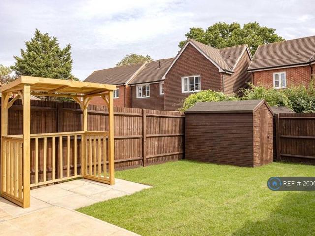 Frampton Terrace, Greenwich, London, SE9 3 bed semi detached house to rent £2,680 pcm £618 pw