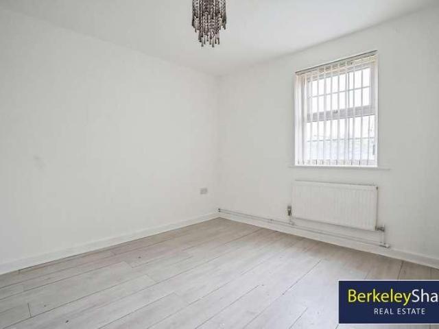 Francine Close, Liverpool, L3