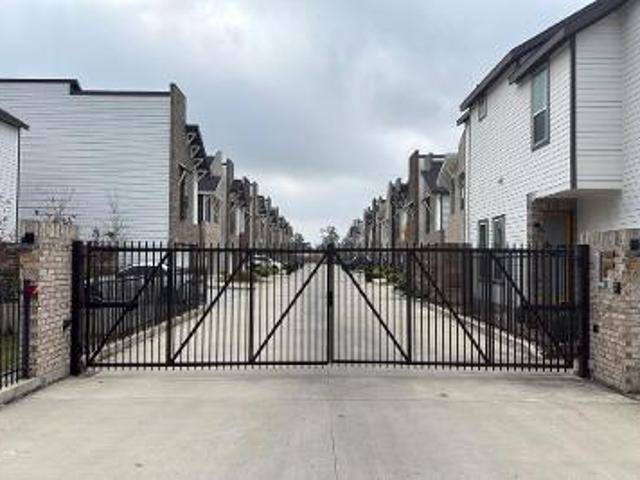 Francis Oak Pl