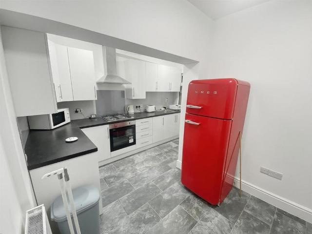 Francis Avenue, Ilford IG1 2 bed terraced house to rent £1,900 pcm £438 pw