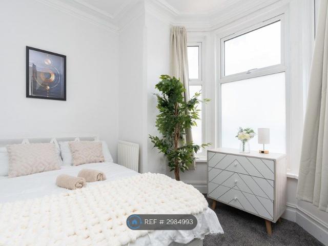 Francis Avenue, Southsea PO4, 5 bed detached house to rent, £1,800 pcm | PrimeLocation