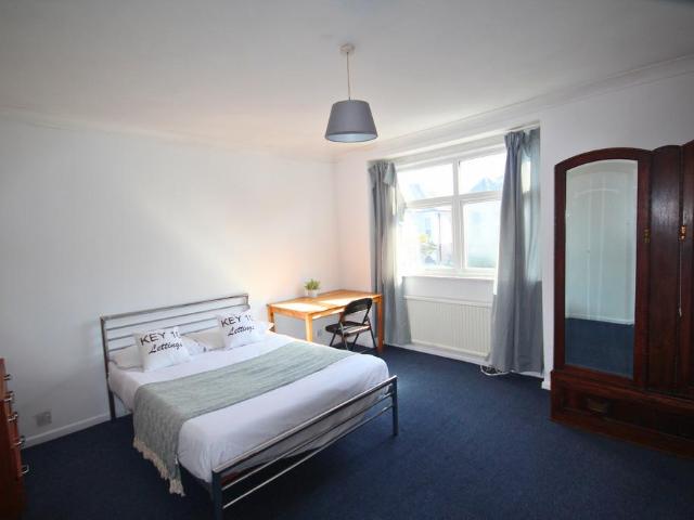 Francis Avenue, Southsea PO4 5 bed terraced house to rent £2,589 pcm £597 pw
